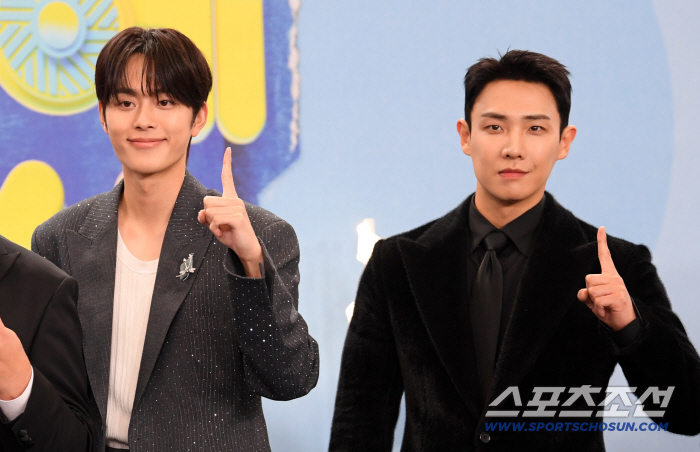 Yoo Seonho and Lee Jun are in charge of visual