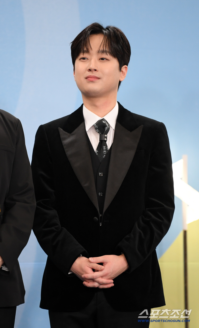 Lee Chanwon's deep eyes