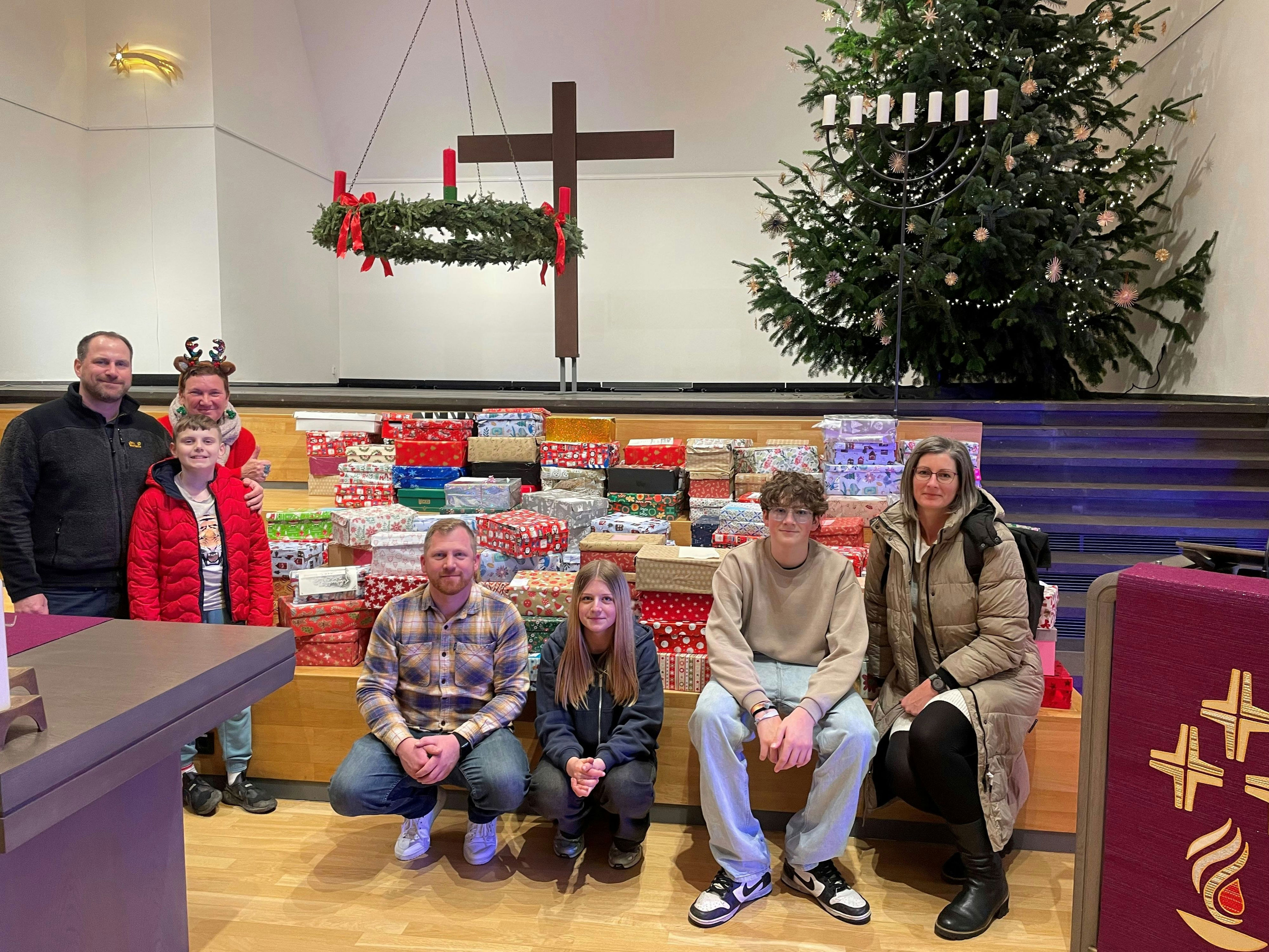 Schüler packen tatkräftig an: 207 Spendenpakete der Montanus-Realschule ...