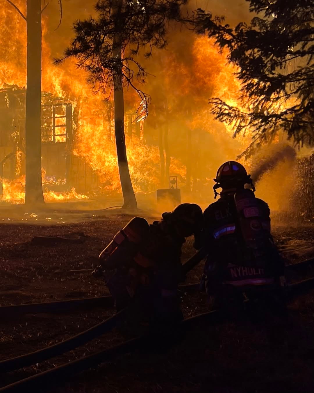 Watch: First responders run towards raging Colorado house fire amid ...