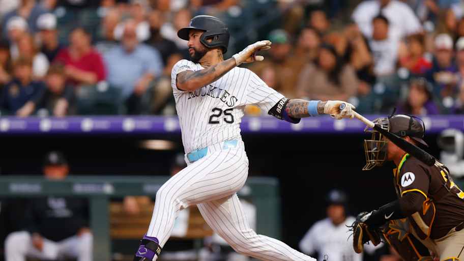 Nationals add slugging corner infielder on minor league deal