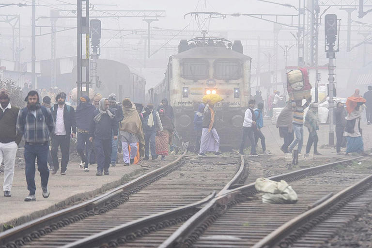 UP weather today: Cold wave and dense fog trigger red alert in 20 districts