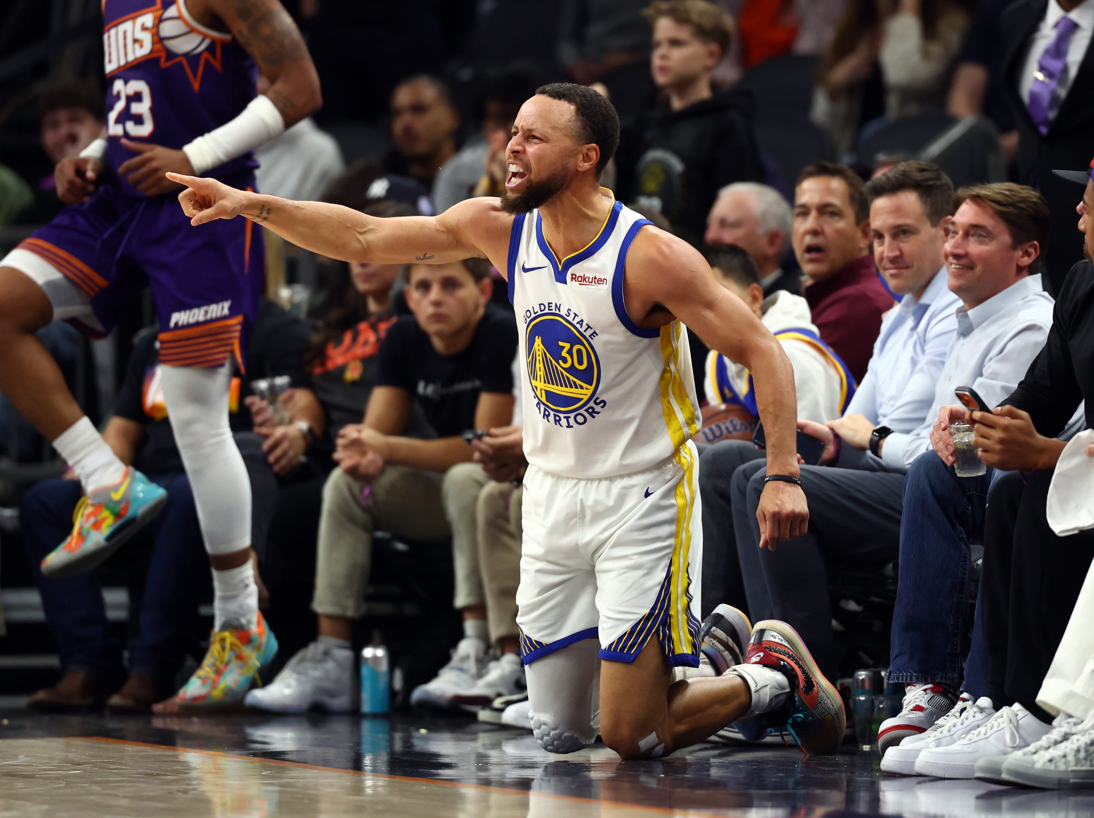 Suns' Dillon Brooks picks up flagrant 1 foul after fouling Steph Curry