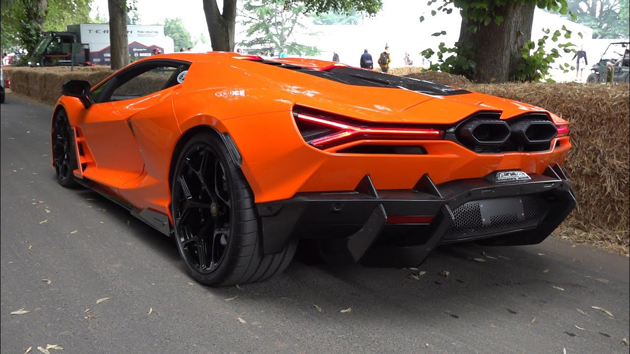 Lamborghini Revuelto, puro spettacolo su strada