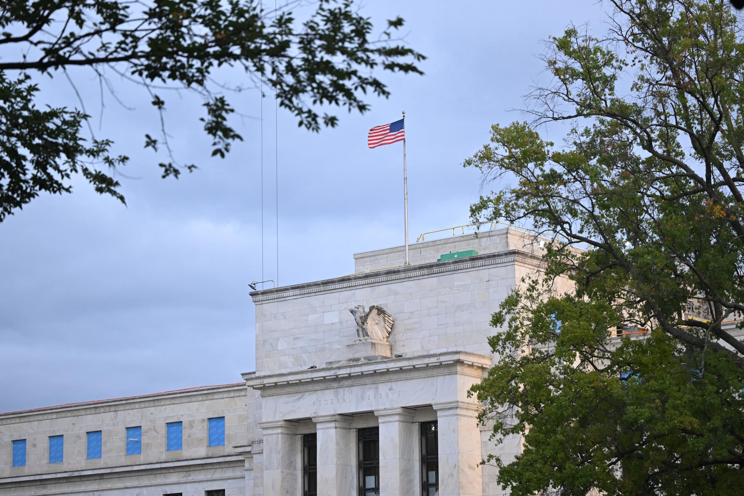 US Fed official says no urgency to cut rates, flags distorted data
