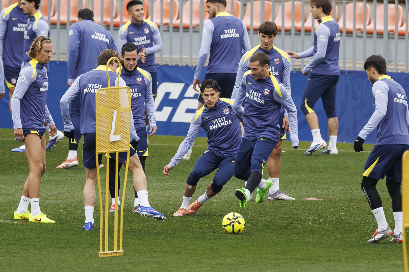 Llorente, directo al probable once contra el Girona