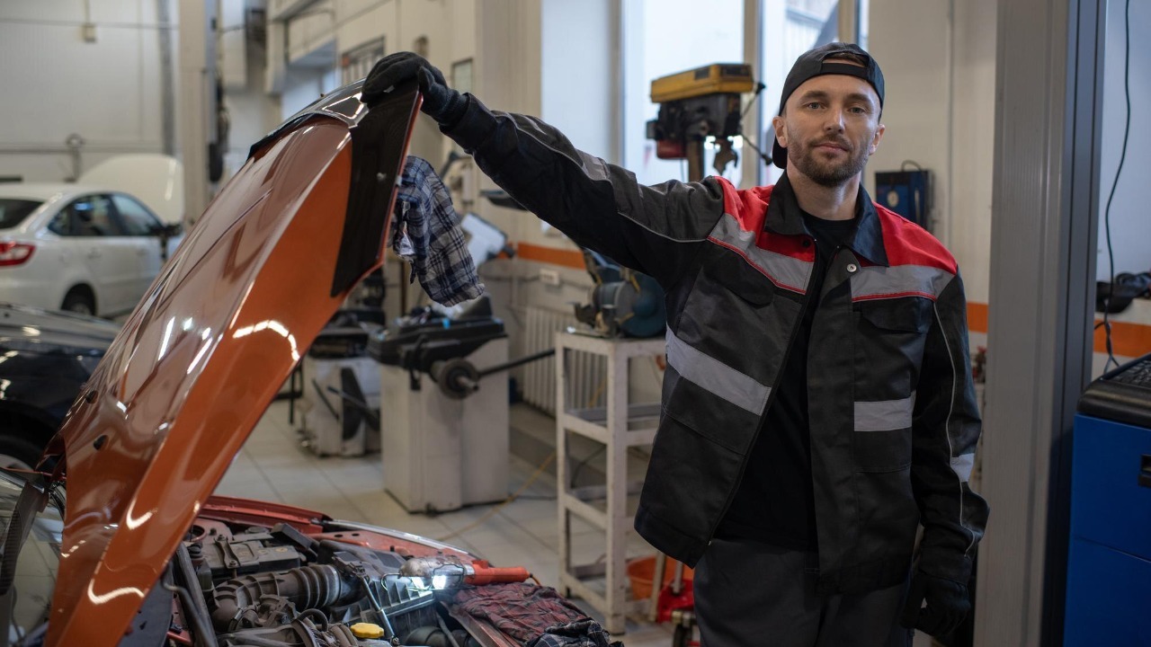 What police mechanics know that civilians don't
