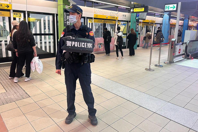 4 people dead, 9 injured after mass stabbing attack and smoke bombing ...