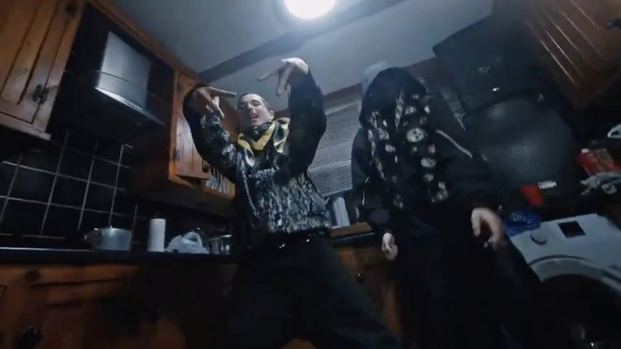 Timothée Chalamet e il rapper EsDeeKid cantano e recitano insieme in un ...