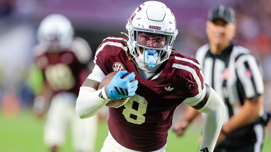 Texas A&M crowd roars when hearing crucial Le'Veon Moss injury update
