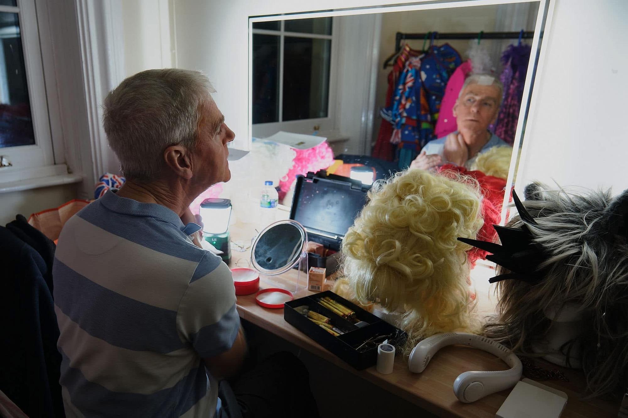 Whitby Apollo Players actor Martin celebrates 20 years as pantomime dame