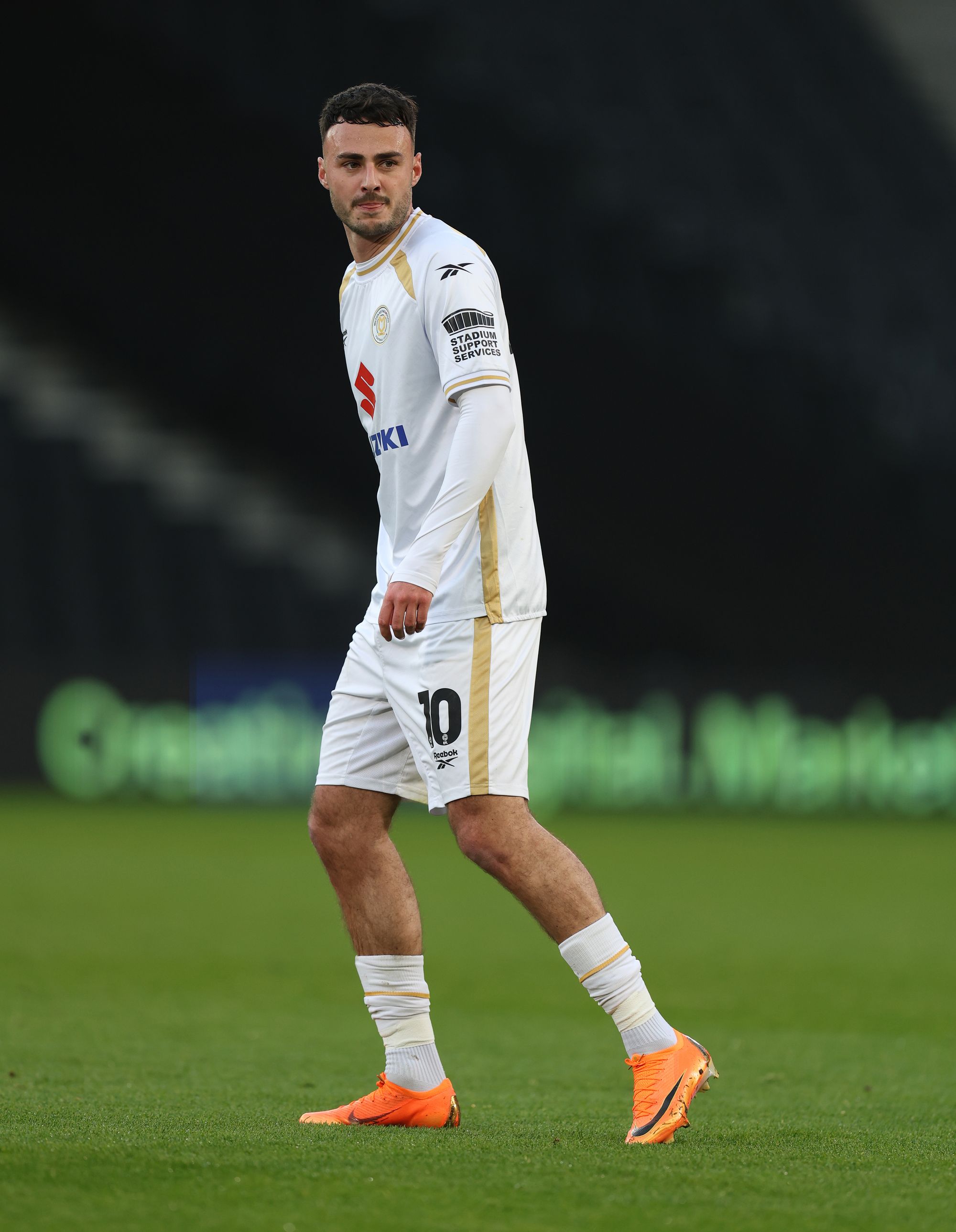 Harrogate Town 0 MK Dons 4: Aaron Collins and Alex Gilbey bag braces in ...