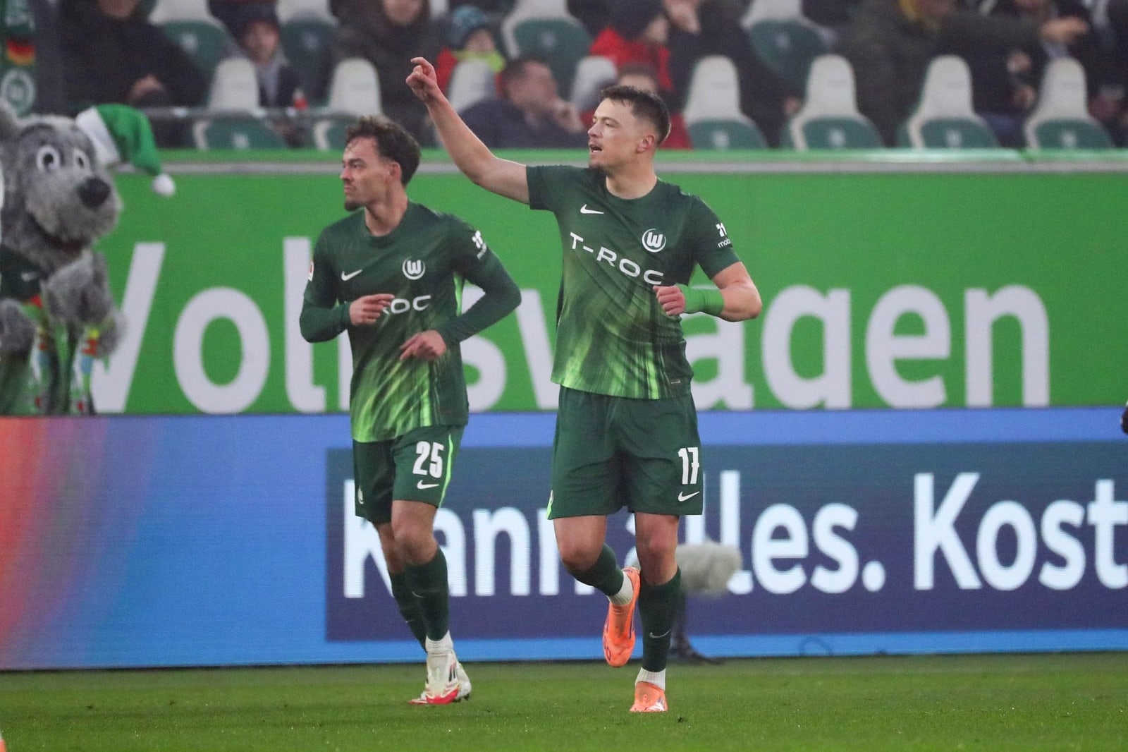Wolfsburg lose 4-3 to Freiburg despite big game for Bauer, Pejčinović
