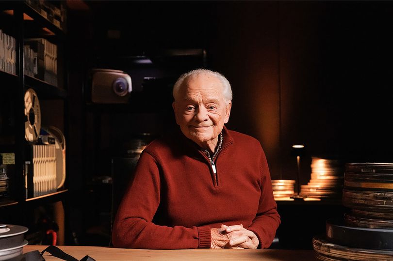 Only Fools and Horses fans flock from around world to see David Jason ...