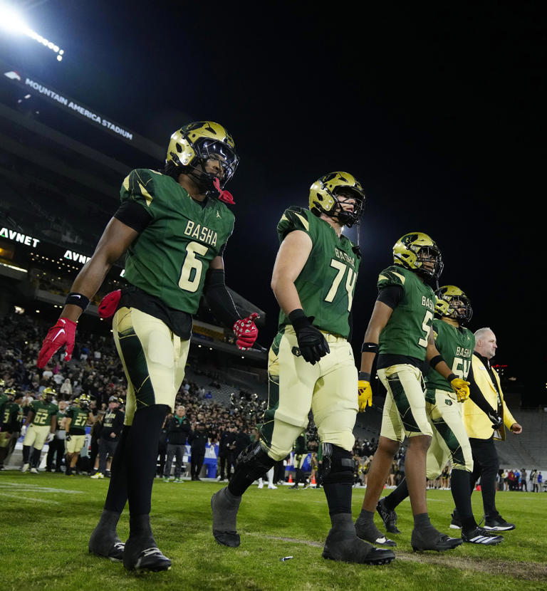 Vote for The Republic's top 10 high scool offensive linemen in 2025