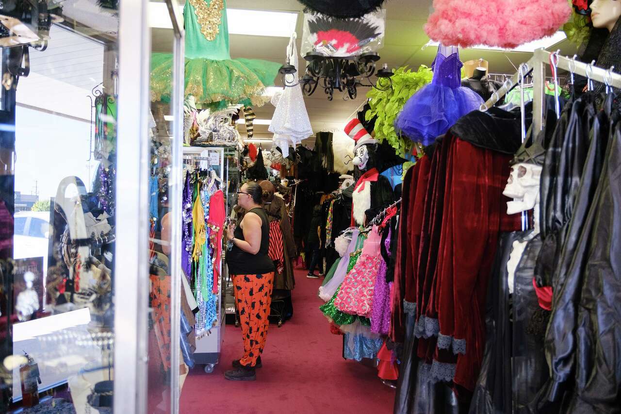 Gibson Costume Shop is closing. Here's what to know about its clearance ...