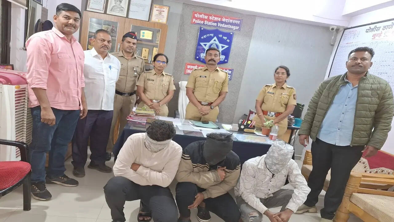 Maharashtra woman accidentally knocks on wrong hotel room in ...