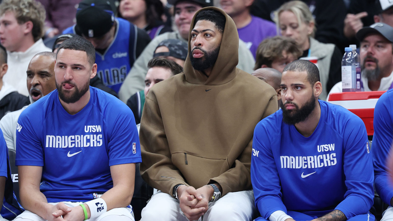 Are Anthony Davis, Klay Thompson playing tonight? Mavericks vs. 76ers ...