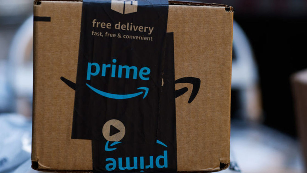 Amazon's dual dash cam is 33% off, and the 'footage looks incredibly clear'