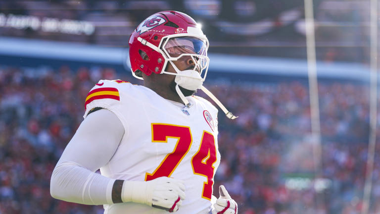 Chiefs place Jawaan Taylor, Leo Chenal on IR in series of Saturday moves