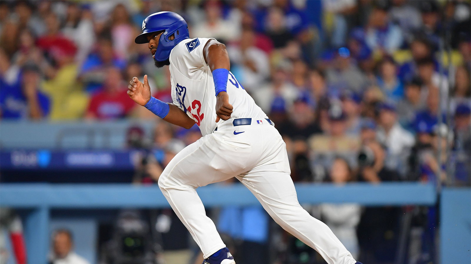 Dodgers bring back catcher with latest signing