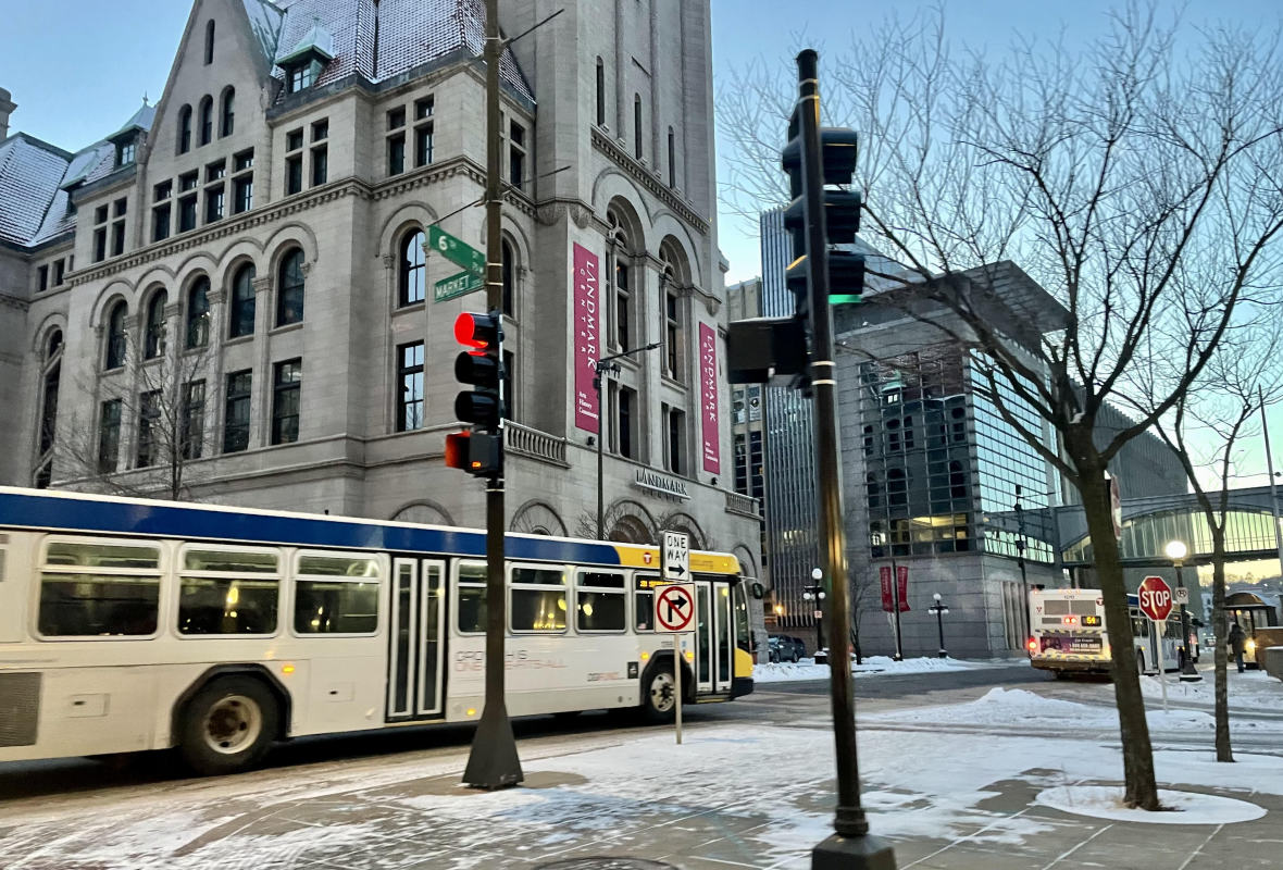 What's open and closed in Minnesota on New Year's Day 2026?