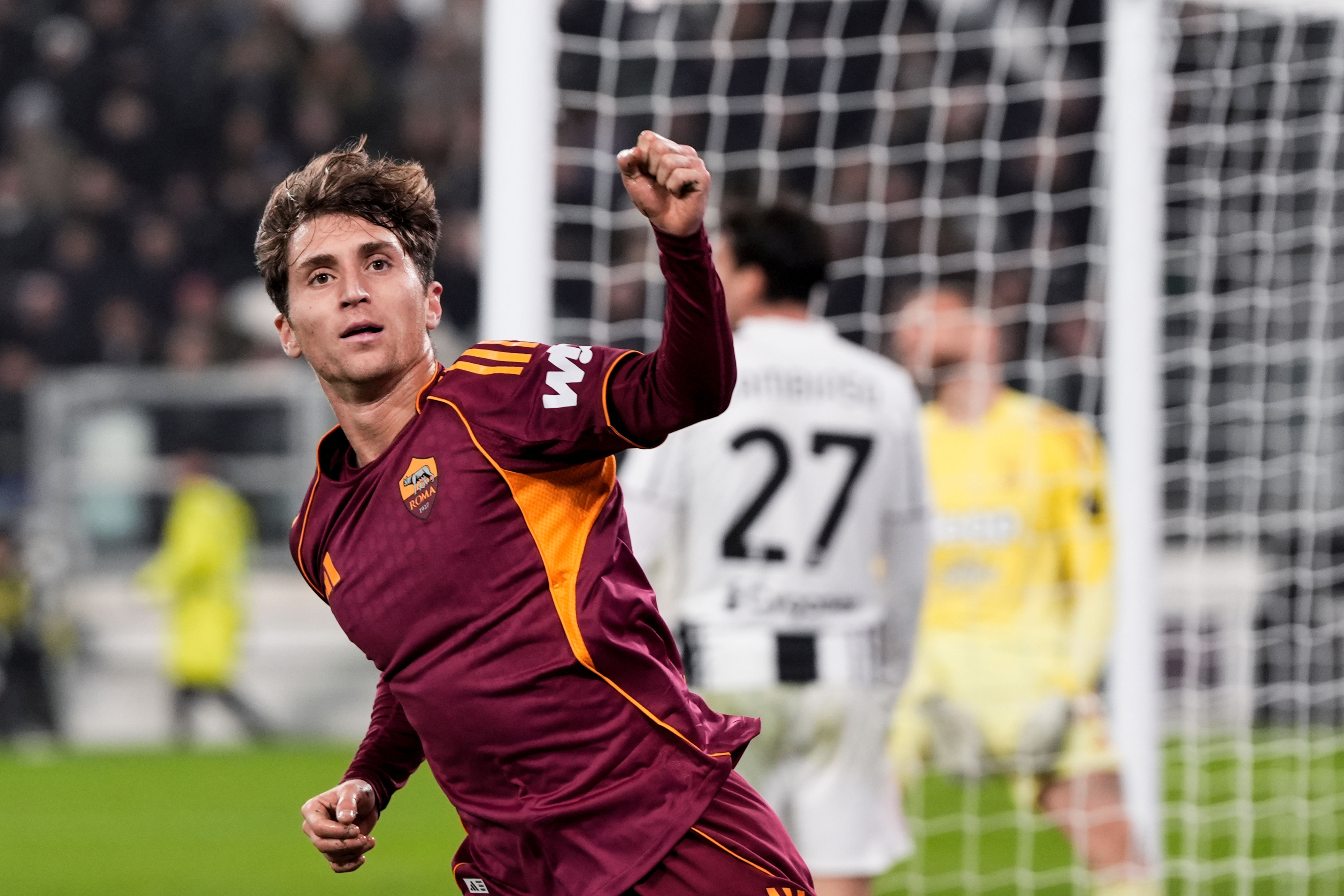 Juventus beats Roma 2-1 to move within a point of top four in Serie A