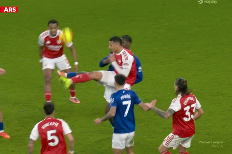 Reason Everton weren't awarded a penalty as Arsenal are 'fortune' with ...