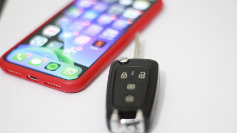 Here's how to store your car keys on an iPhone