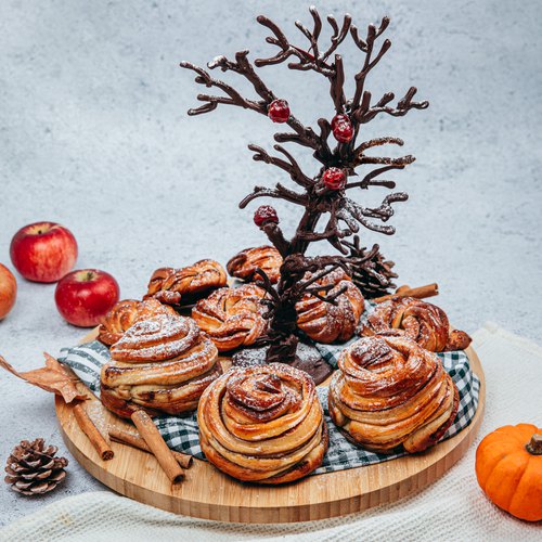 Cinnamon apple harvest rolls