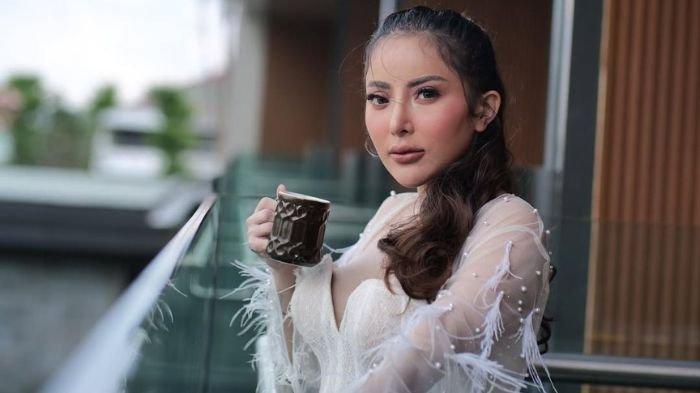 Inilah profil dan biodata Bupati R yang belakangan ini ramai dikaitkan ...