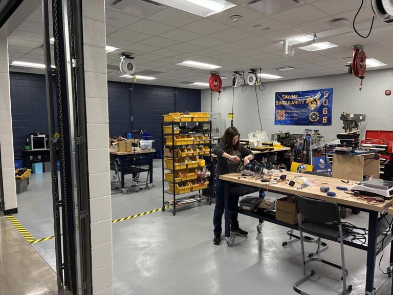 'Better than the hallway.' Science students thrive in new, expansive ...