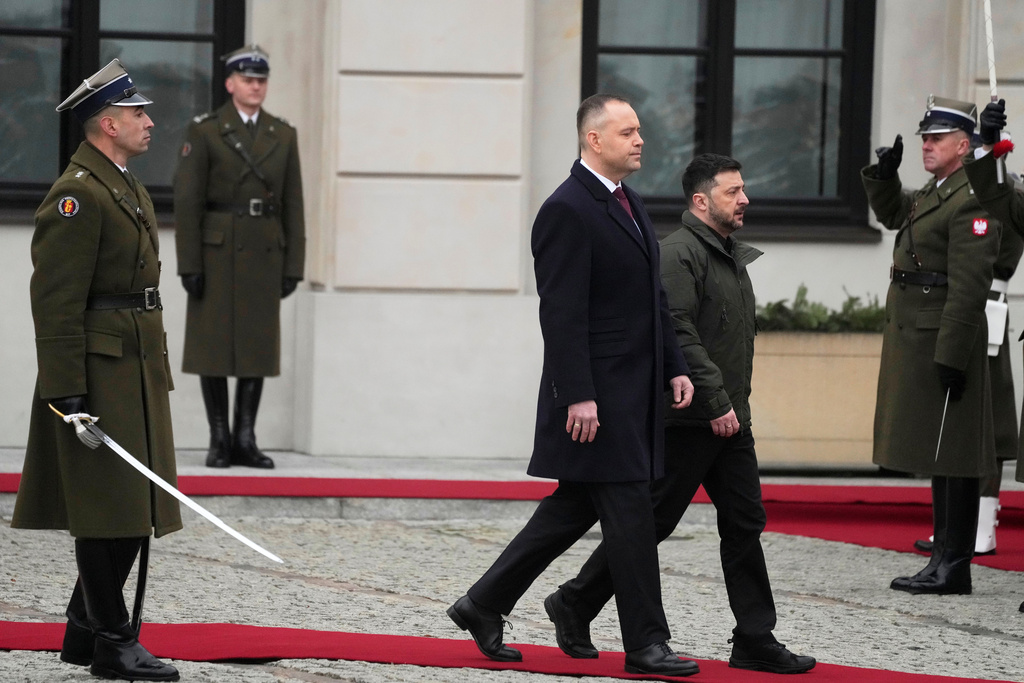 US offers to hold peace talks with Ukraine and Russia as negotiations ...
