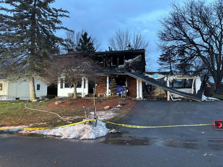 Man, child found dead inside home in overnight house fire in Clay