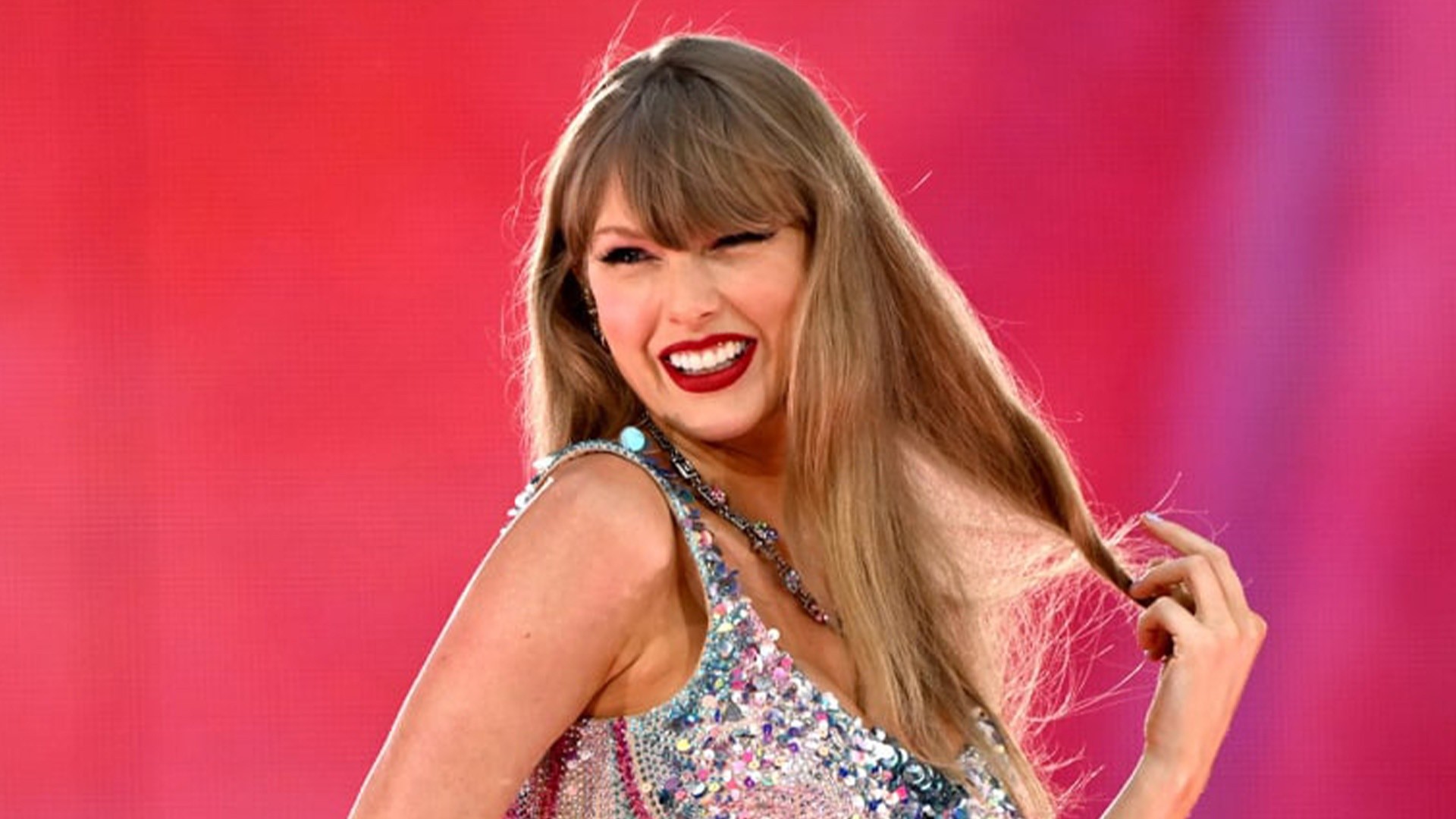 Taylor Swift gives rare comment about her past relationships