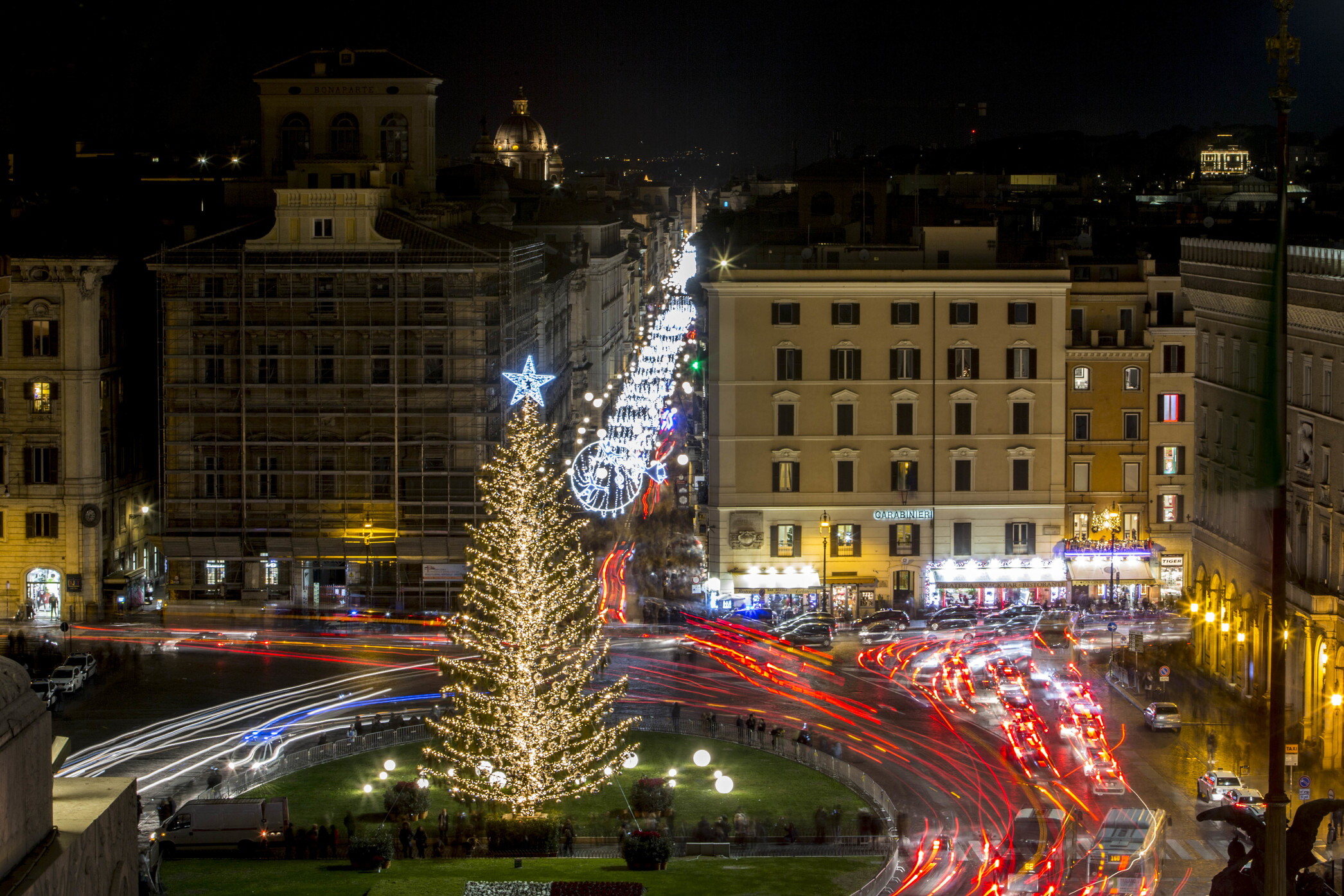 A Roma luci ed eventi, il Natale da Villa Borghese a Cinecittà