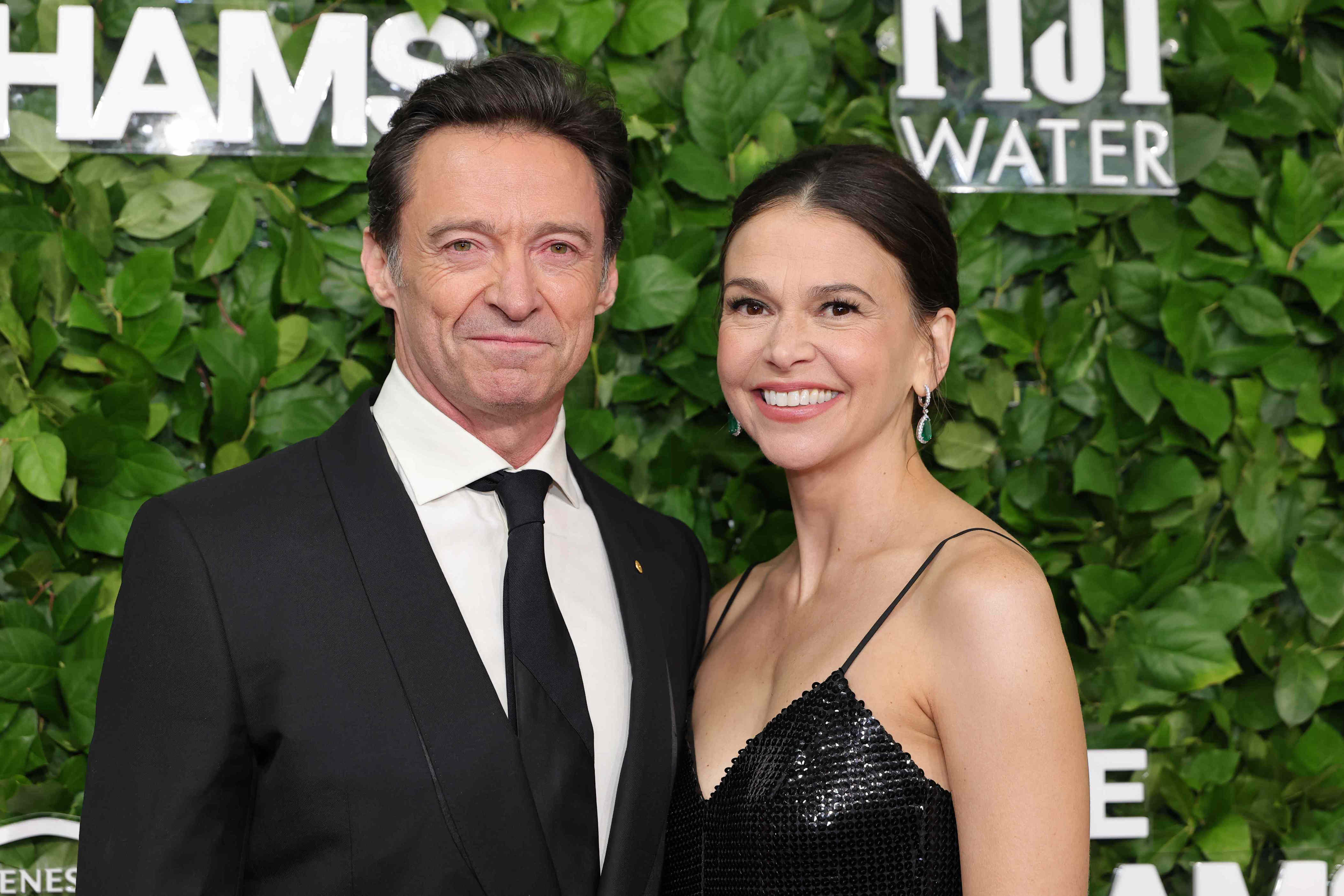 Hugh Jackman and Sutton Foster pose in the cutest festive couples portrait