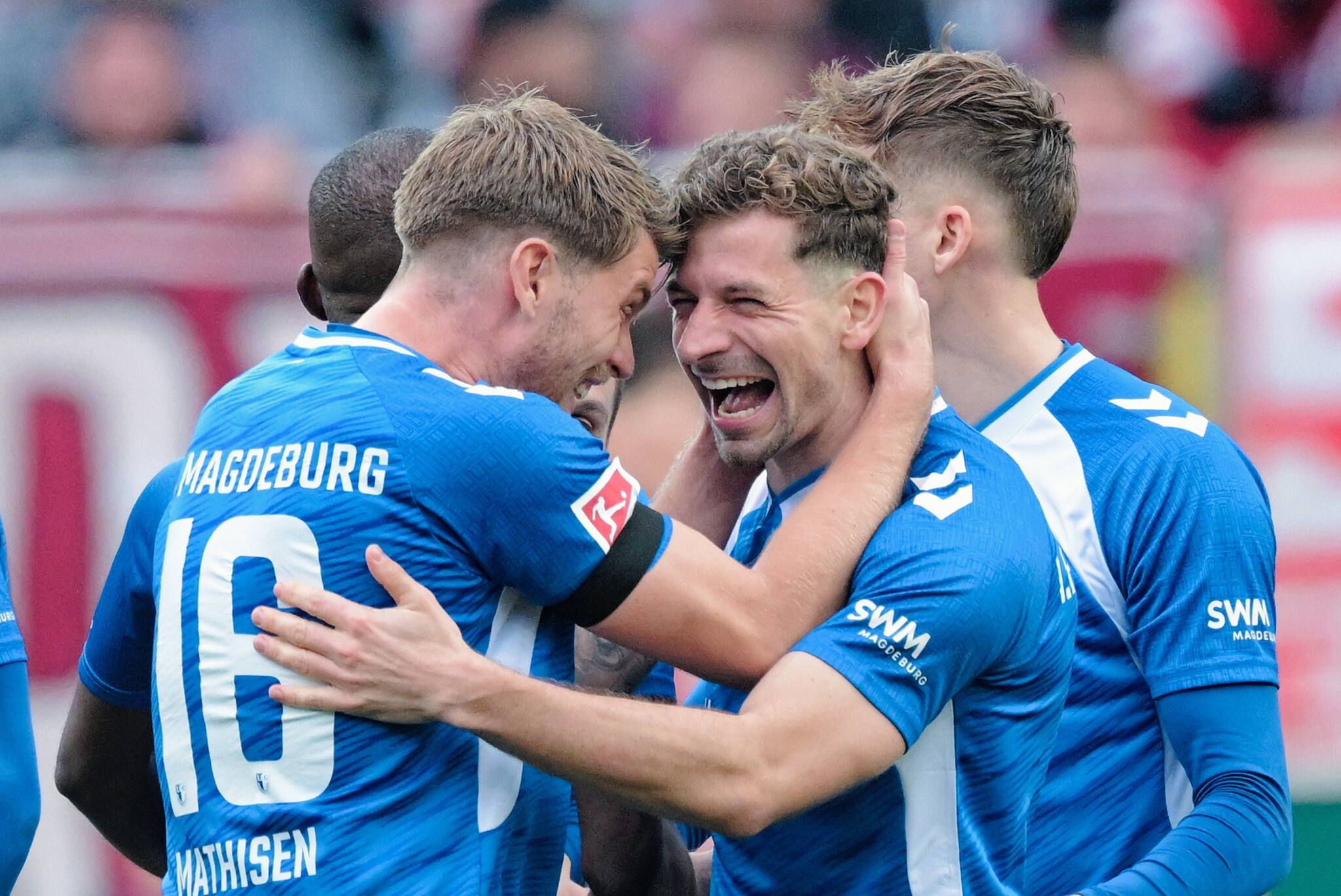 Magdeburg erobert den Betzen­berg, Düsseldorf gewinnt daheim