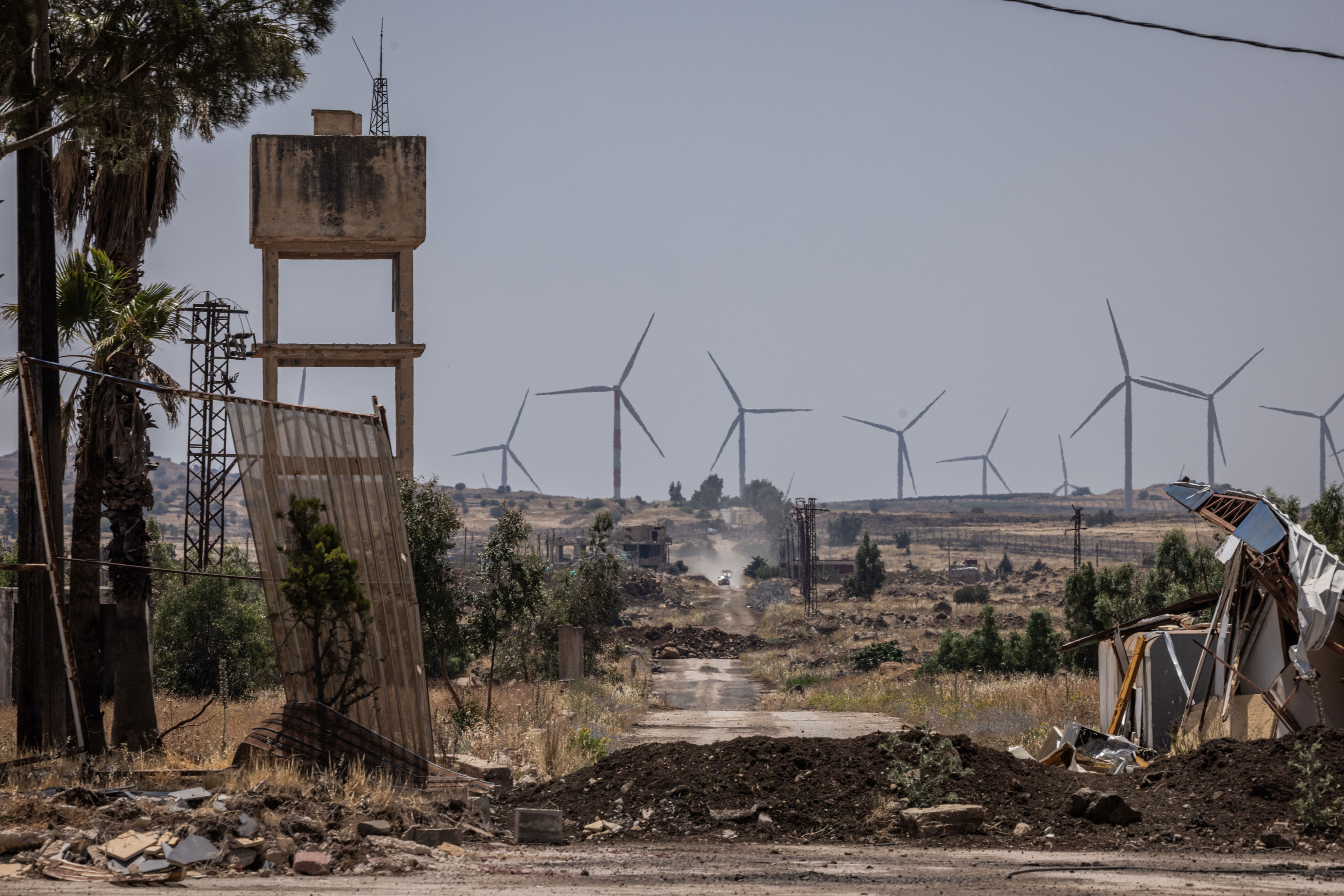 Israel launches new raids in Syria’s Quneitra, establishes checkpoints