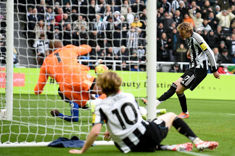 Chelsea bounce back to rescue draw against Newcastle