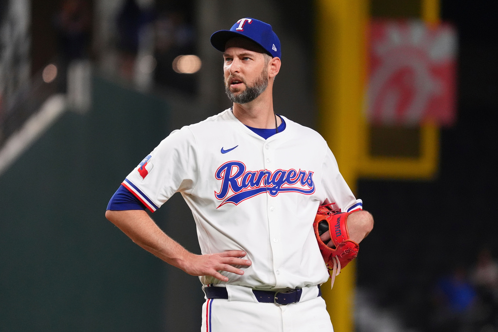 Texas Rangers and reliever Chris Martin finalize $4 million, 1-year ...