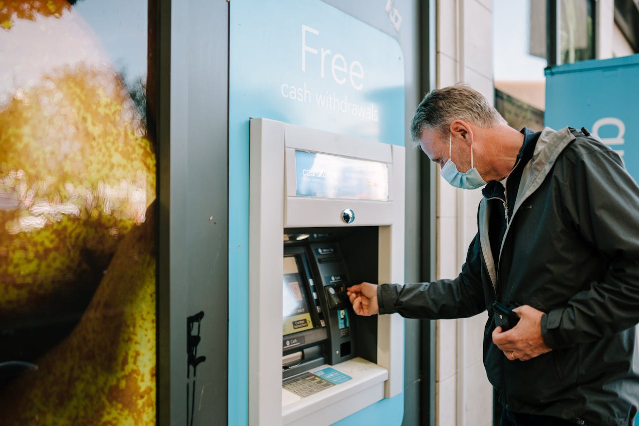 TFSA vs. RRSP in retirement: Which account should you draw from first?