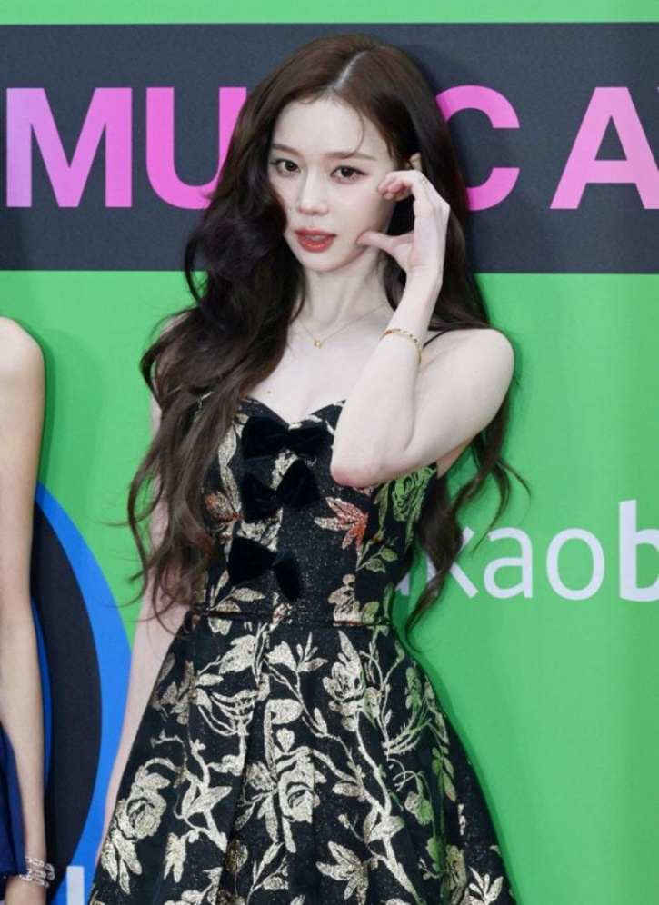 Aespa Winter's 2025 MMA look puts BTS Jungkook 'couple tattoo' rumours ...