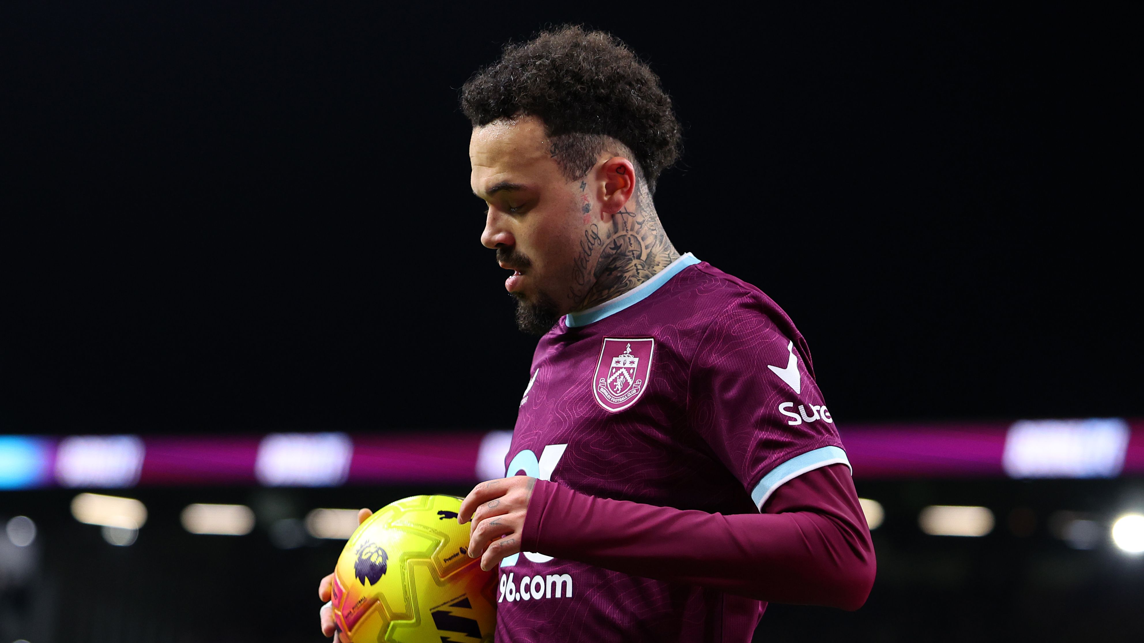 Ajax informeert bij Burnley naar Quilindschy Hartman