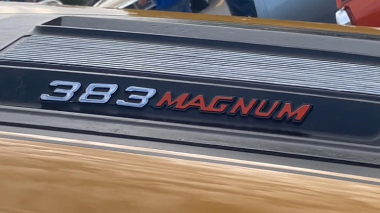 Small block Chevy 383 vs. big block Mopar 383: How the V8 engines compare