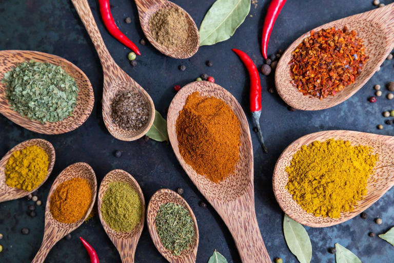 12 foods to mix into oatmeal for better energy and fullness