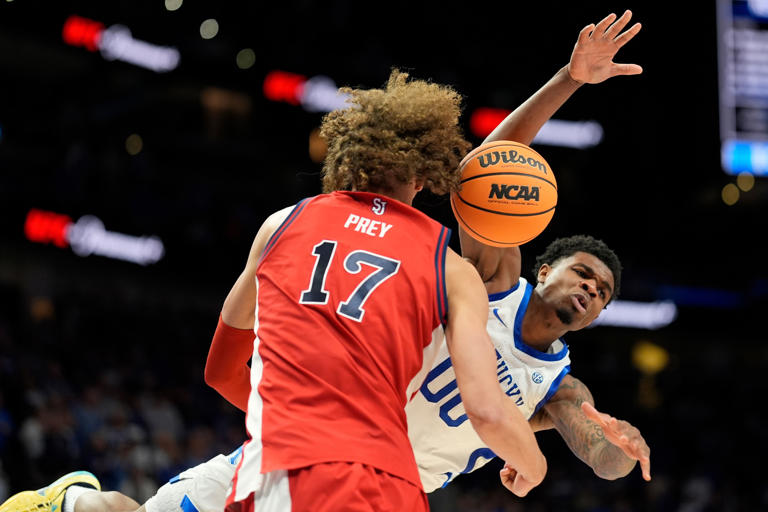 Kentucky rallies in second half to beat St. John's 78-66 in first ...
