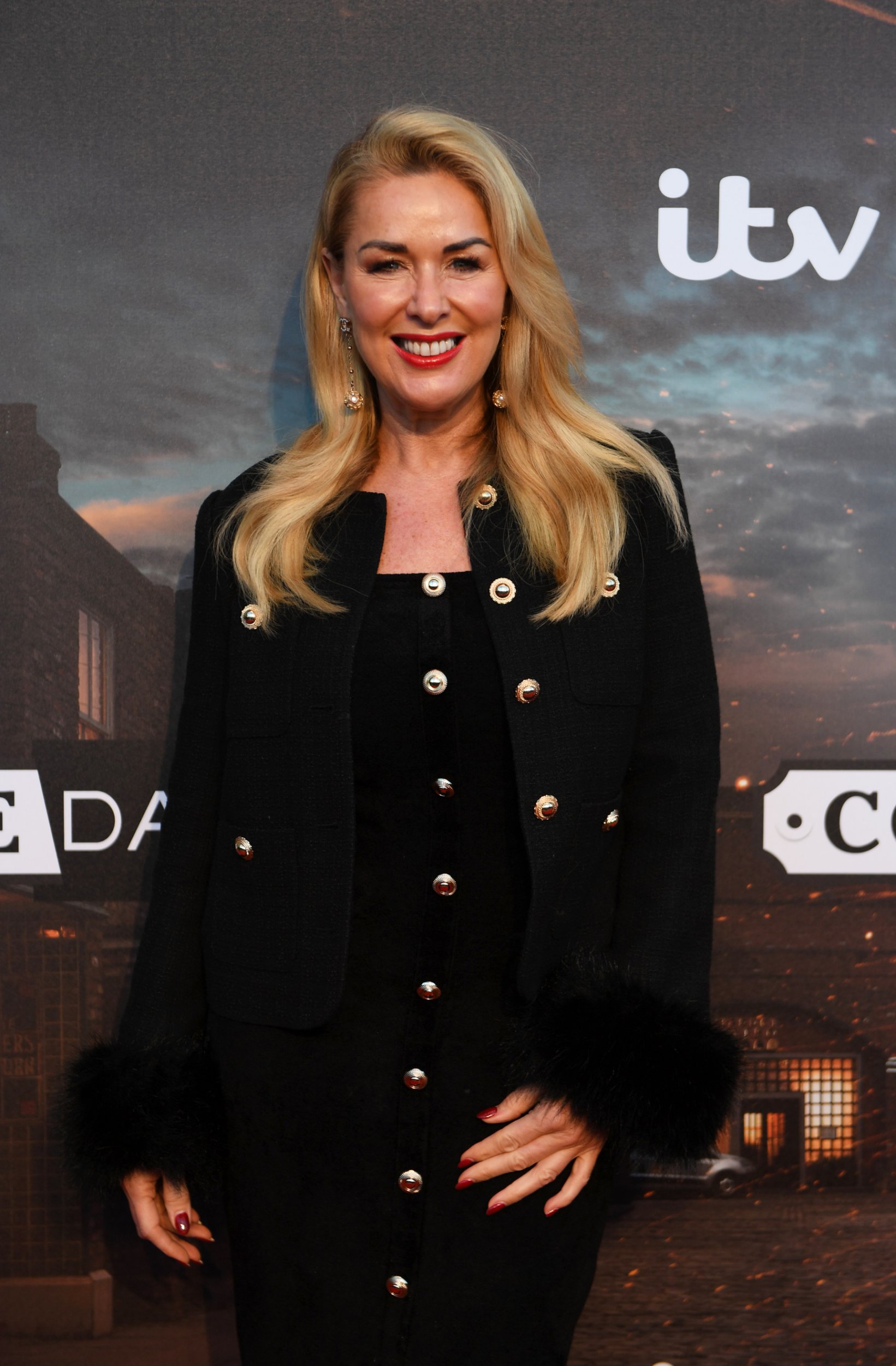 TV icon quits Coronation Street with exit planned