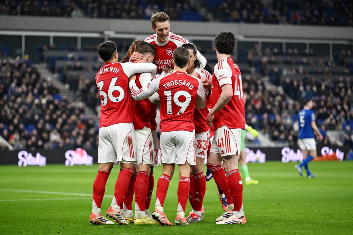 Arsenal eke out win at Everton to return to top of Premier League tree