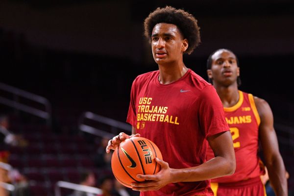 USC's Arenas practices for first time since July knee injury